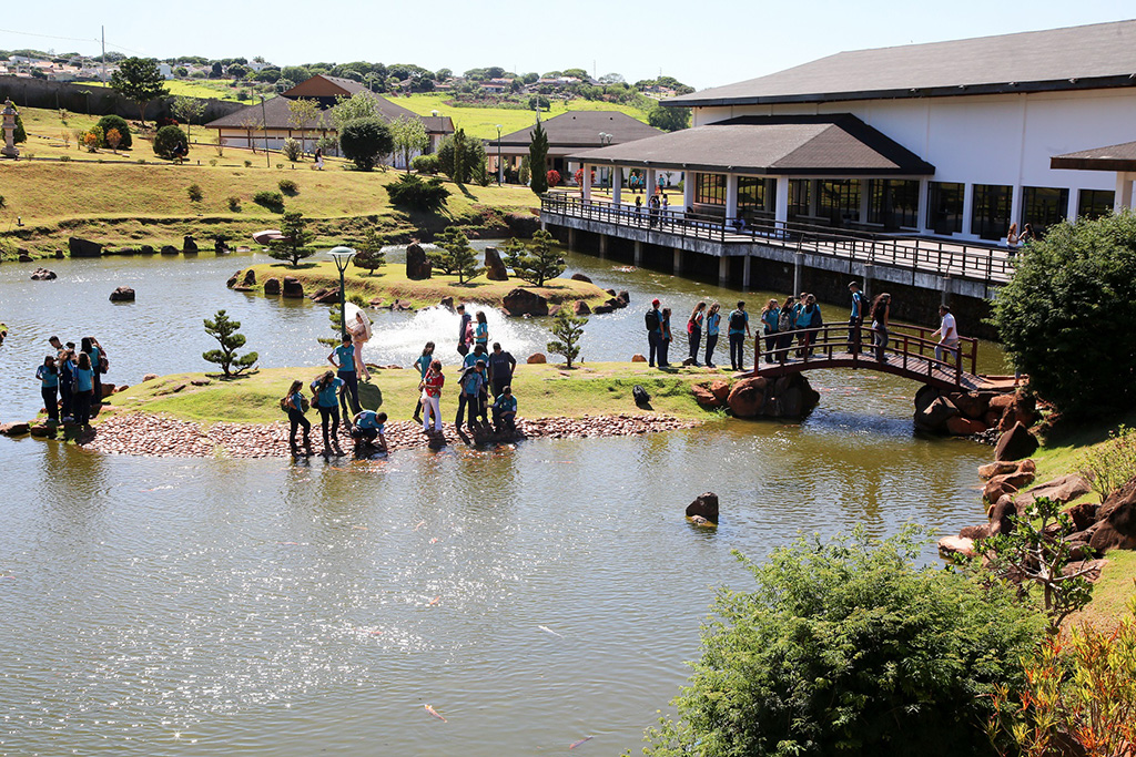 MARINGÁ ENCANTADA – Papai Noel chega no Parque do Japão – Revista AZ ...