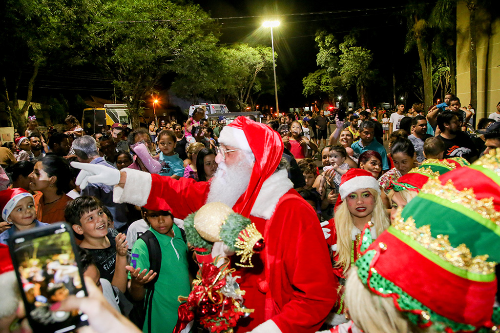 Papai Noel leva luz e emoção a Iguatemi